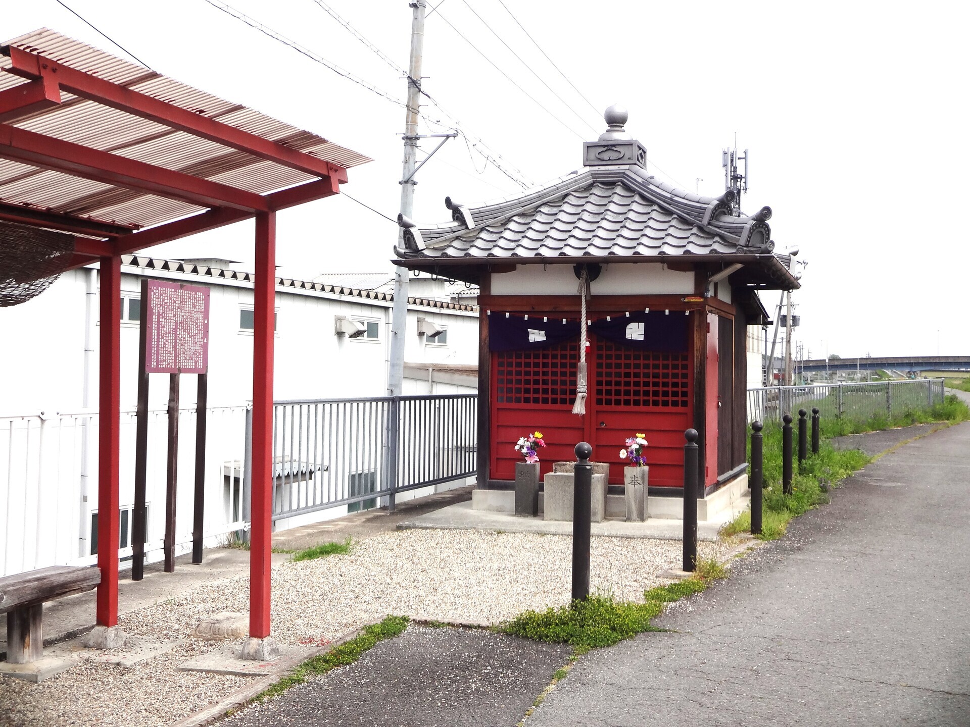 佐保川の堤防にたたずむ枳殻地蔵尊＠大和郡山市: letuce's room